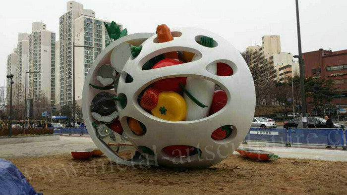 Colorful Fiberglass Fruit Sculptures As Personalized Outdoor Garden Ornaments