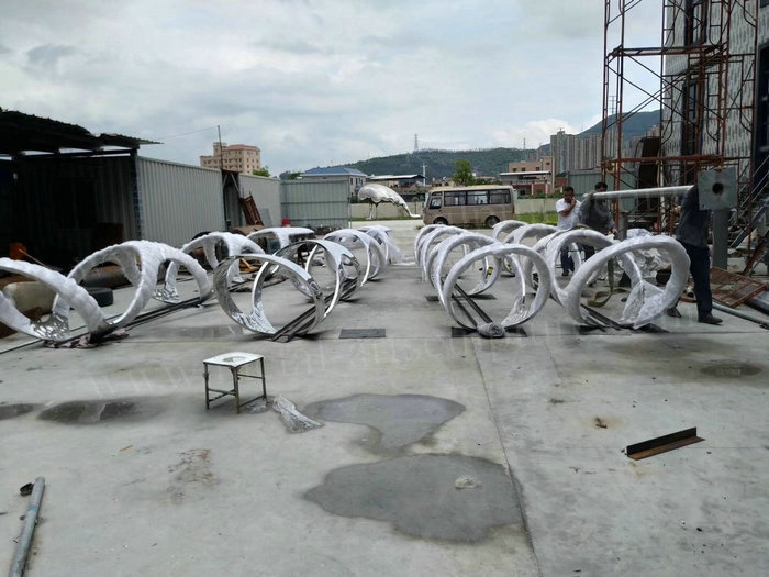 Large Modern Garden Ornaments Statues Circle Artistic Shape Contemporary Metal Sculpture