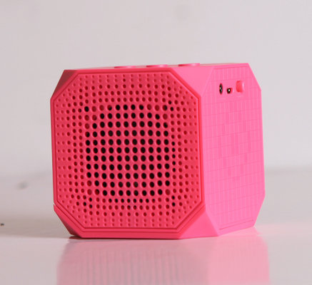 Red Square Bluetooth Hi Fi Speakers , Cell Phone Wireless Bluetooth Stereo Speaker