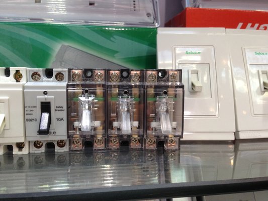 10A 25A 30A Single / 2 Pole Electrical Circuit Breaker with 1.5KA Breaking Capacity