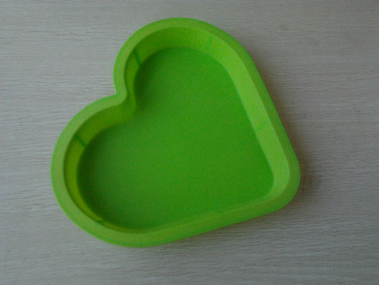 Recycled Green Heart Silicone Cake Mould , Non-toxic Cold-resistant Cake Pan