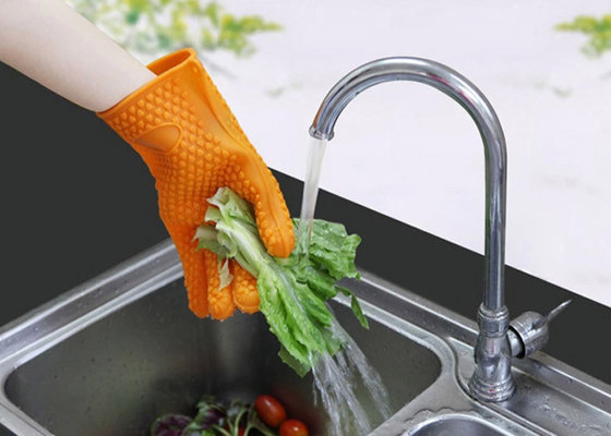 Waterproof Household silicone gloves for cooking / silicon oven mitt red color