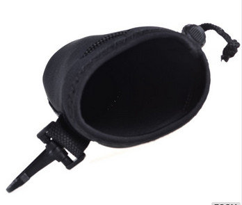 Black Neoprene Wine Bottle Sleeve With Plastic Hook , Neoprene Wine Carrier