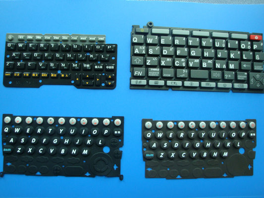 Couverture noire de clavier numérique en caoutchouc de silicone de contrôleurs et impression 50A à distance blanches et noires avec des pilules de carbone avec le contre-jour