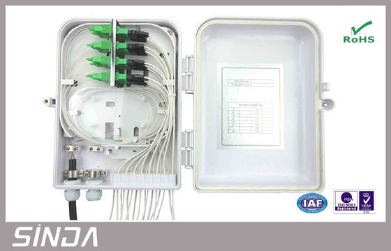 Assemblée optique fixée au mur de la fibre ODF avec les cordes de correction de fibre et l'adaptateur de fibre