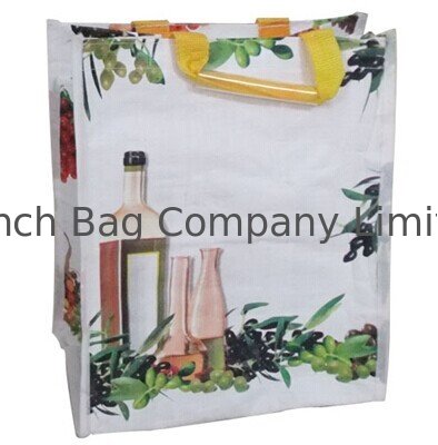 Eco friendly laminated non woven polypropylene bags for cloth packaging , red color