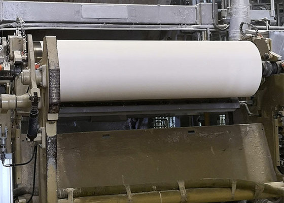 Schnell 1575mm Papiermaschine A4 in der Papierfertigungsstraße mit Altpapier