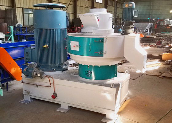 Ring Die Vertical Pellet Mill Machine With 6mm / 8mm / 10mm Pellets Diameter