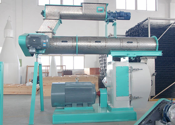 Commercial Poultry Feed Pellet Machine Ring Die Type With Three Phase Motor