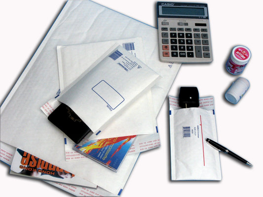 White Recycled Kraft Bubble Mailer , Kraft Paper Envelopes With Peel And Seal