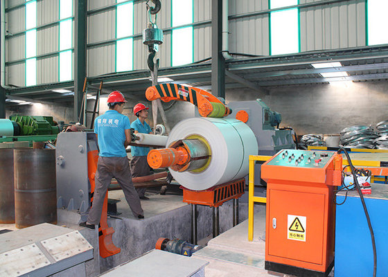 Cadena de producción aislada del panel de la PU corrosión anti 1220mm*2440 con poco carbono