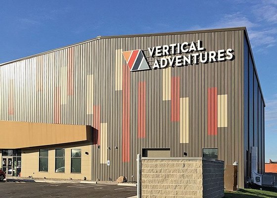 Indoor Rock Climbing Gym Prefab Commercial Buildings Bolts Connection