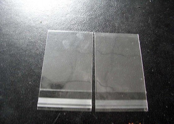 小さい項目パッキングおよび保護のための自己接着シーリング プラスチック多袋