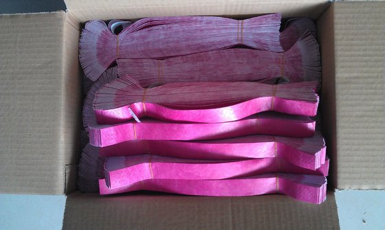 Pulseras impresas color púrpura de TYVEK, pulseras plásticas de encargo para el club