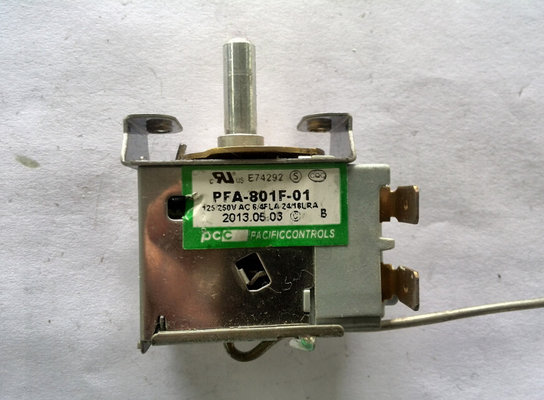 Small Auto Air Conditioning Thermostat Temp 3 - 30°C Easy Manipulation