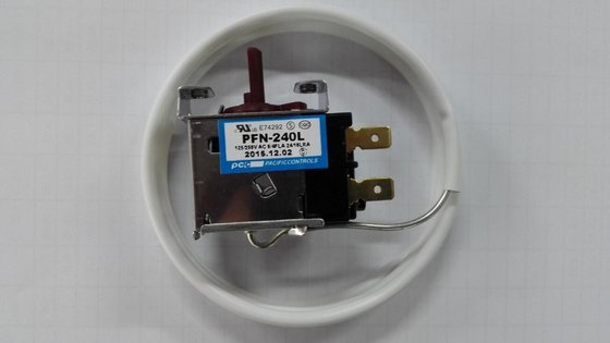 Durable freezer defrost thermostat with temperature smooth adjustment