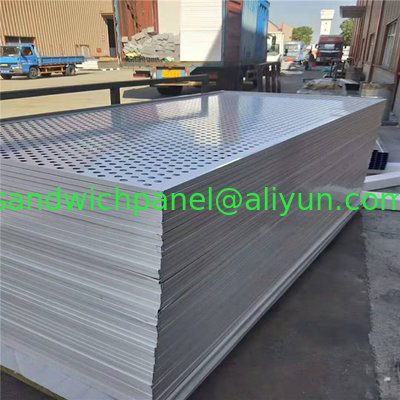 white color windproof iron fence used for road and bridge maintenance