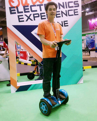 Speed Control Urban Road Self Balancing Vehicle , Thinking Car Yellow