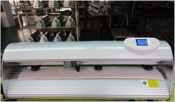 Table traçante de 16 bits de coupeur de vinyle d'unité centrale de traitement de langue multi à grande vitesse avec le moteur servo