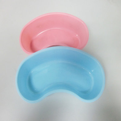 Plastic  emesis  basin
