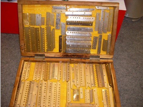 Zinc Alloy Stenter Machine Parts Gold , Matt Gold Nylon Pin Holder for Textile Printing machine