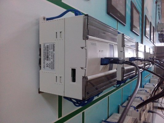 4 pulso de alta velocidad del PLC del regulador programable de la lógica de AXIS 200KHz