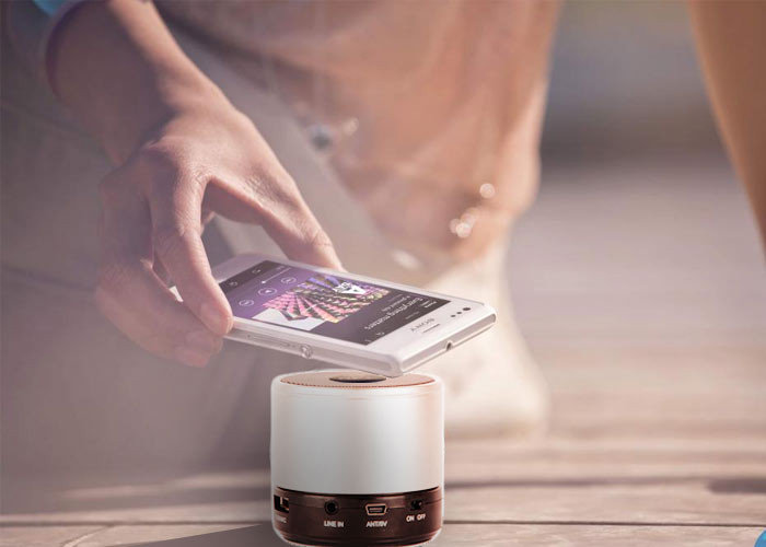 Creative Multipoint NFC Bluetooth Speakers With Aux Out / Mic Support Apple Device