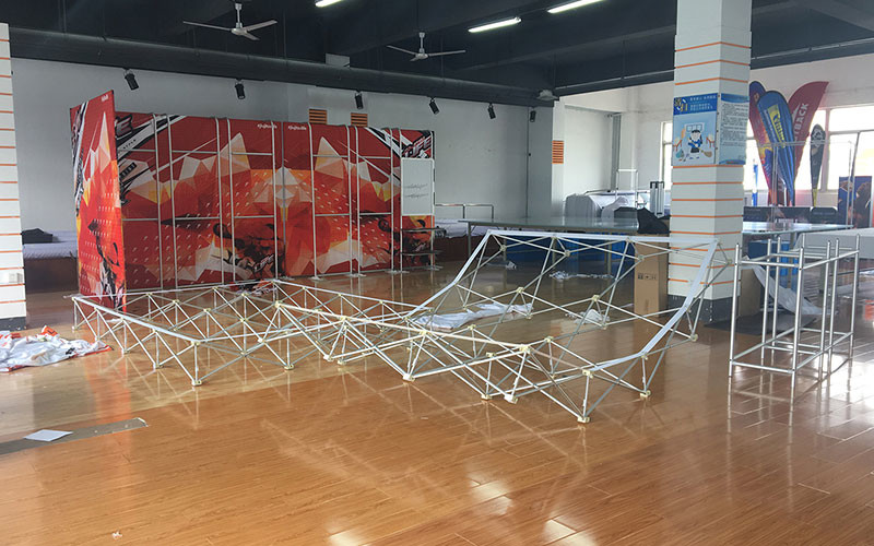 Changzhou Phoneto Advertising Display Equipment Co., Ltd. ligne de production en usine