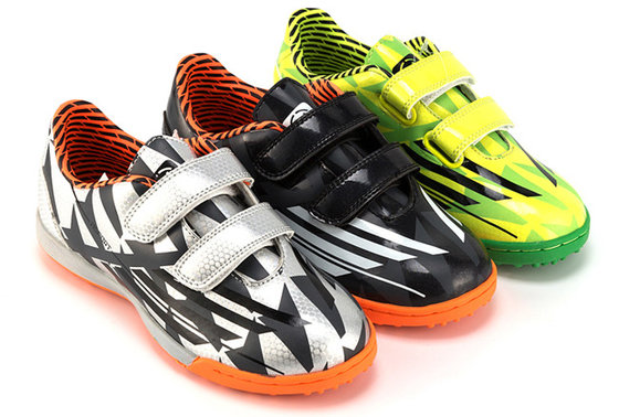 Colorful Customized Childrens Soccer Shoes Water Proofing Outdoor