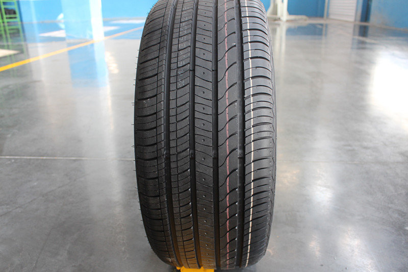 245/35ZR20 Mud All Terrain Tire 215/35zr18 Rubber Vehicle Tyre 248 Section Width