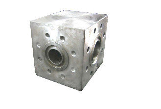 Studded Tee, 2-9/16" 5000PSI x 2-1/16" 5000PSI With Studs