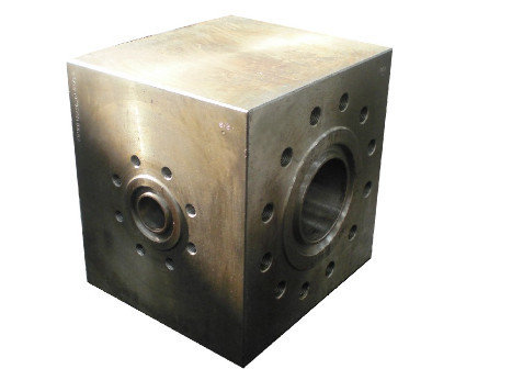 Studded Cross 5 Way, (2)4-1/16" 5000PSI x (2)3-1/8" 5000PSI x (1)2-1/16" 5000PSI, API6A