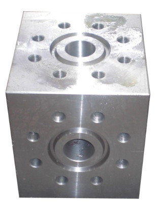 Studded Cross 4 Way, (2)3-1/8" 3000PSI x (2)2-1/16" 3000PSI, API6A, without studs and nuts