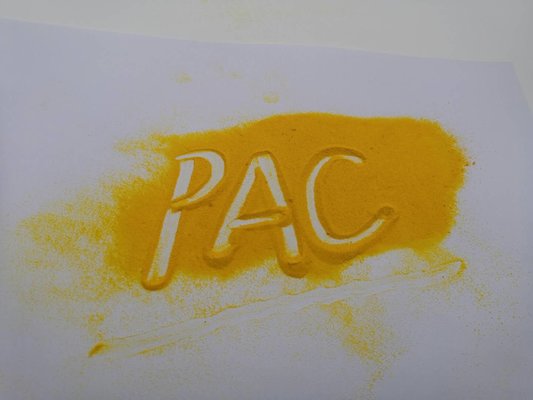 Blanco o cloruro de aluminio polivinílico coloreado amarillo el 30% para las sustancias químicas del tratamiento del agua potable