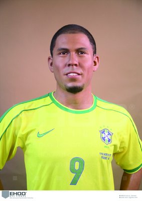 La cera della celebrità ha annunciato la statua a grandezza naturale realistica della cera del giocatore per Ronaldo Nazario