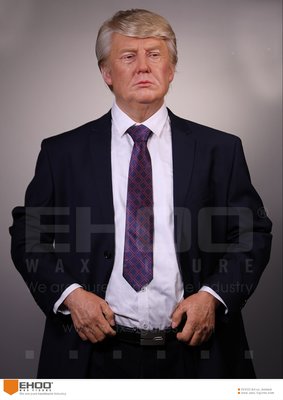 Tempo identico a grandezza naturale di lunga vita della scultura della cera di Donald Trump del campo da giuoco dell'interno
