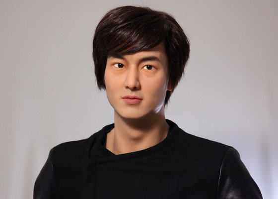 Figure di cera a grandezza naturale vive su ordinazione della Corea di Lee MinHo per la manifestazione della celebrità