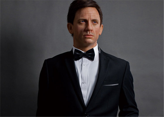 Grandi artisti famosi a grandezza naturale dell'interno della scultura della cera di Daniel Craig
