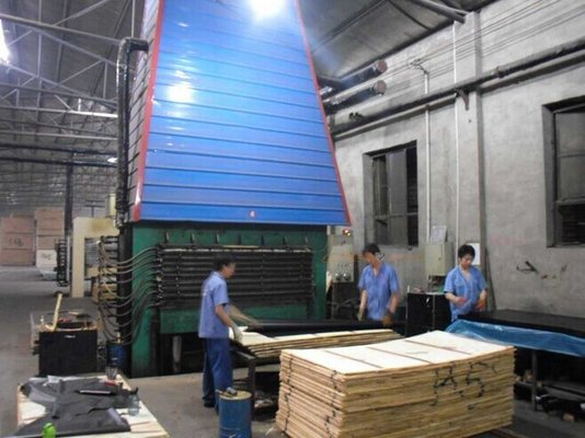 Factory Direct Sales Post Forming Brown/Black 18mm 4X8 Film Faced Plywood for Building Materials