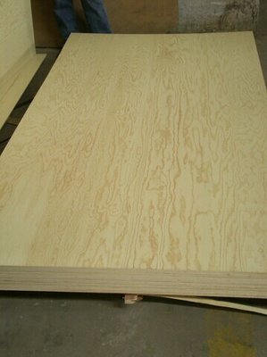 Supply 13mm 4X8 High-Quality Green Pine Wood Veneer Plywood (used as highchairs)