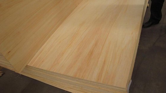Supply 13mm 4X8 High-Quality Green Pine Wood Veneer Plywood (used as highchairs)