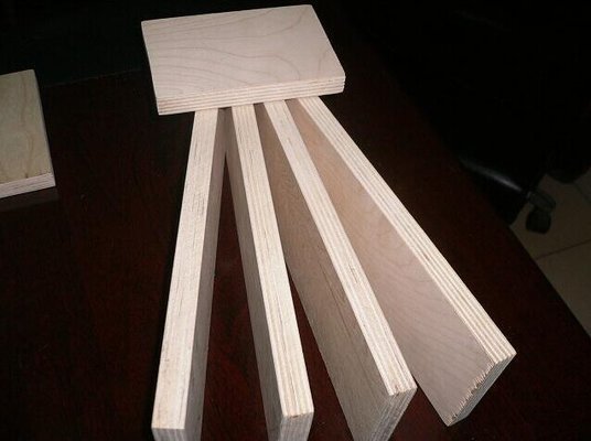 Supply 13mm 4X8 High-Quality Green Pine Wood Veneer Plywood (used as highchairs)