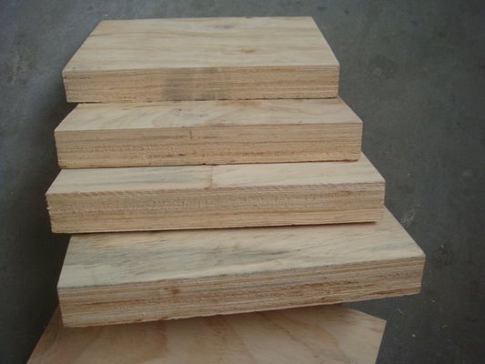 Supply 13mm 4X8 High-Quality Green Pine Wood Veneer Plywood (used as highchairs)
