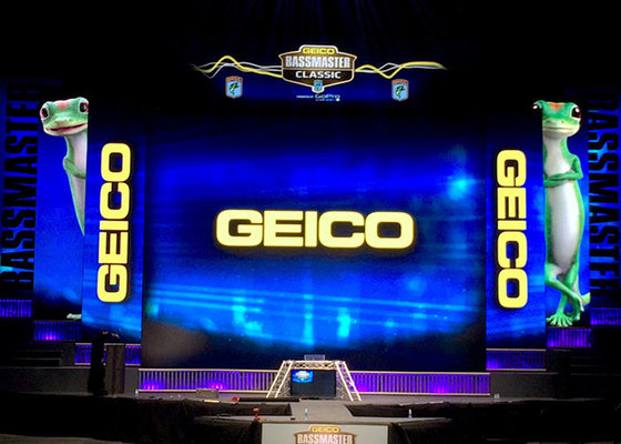 La pantalla LED interior delgada flexible P4 llevó brillo 43222/㎡ del tablero de publicidad el alto
