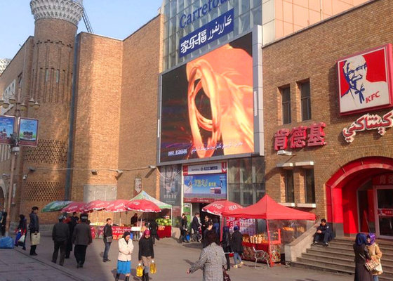 Cartelera llevada al aire libre de las paredes video de los liendres LED de IP65 P16 6000 para el centro comercial