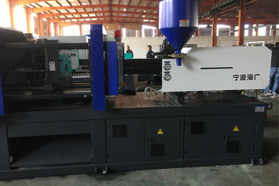 High Degree Automation Thermoplastic Injection Molding Machine Middle Size