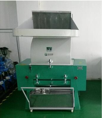 4kw Power Plastic Grinding Machine , Pet Bottle Crushing Machine With Steel Screws