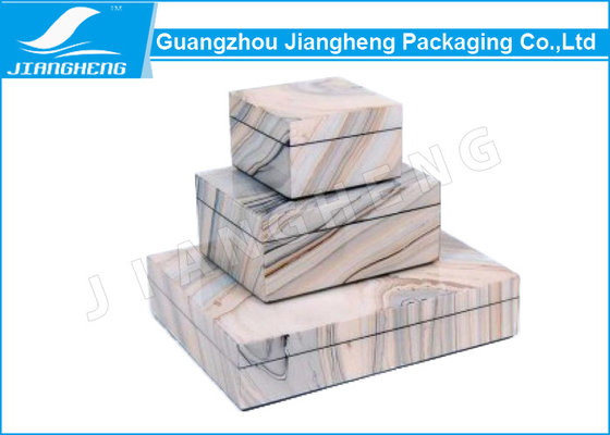 Las cajas de madera decorativas del diverso color/las cajas de regalo con terciopelo insertan las bisagras del oro