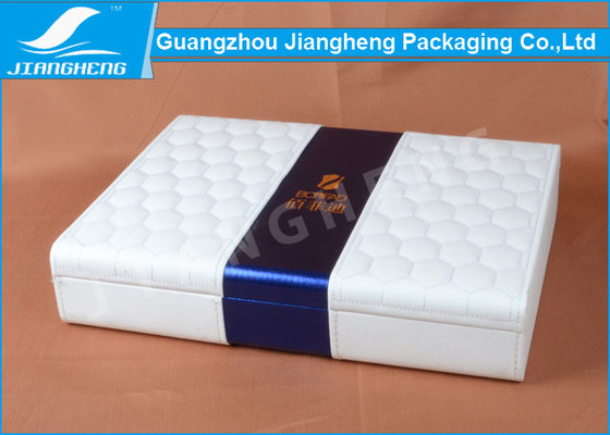 Borde la PU grande con bisagras del blanco de la caja de regalo del cuero del diseño del modelo con la banda azul