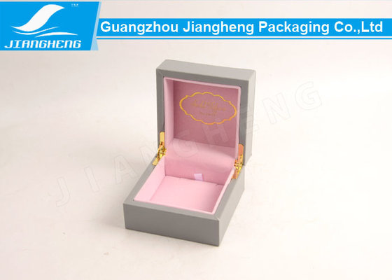 Cajas de empaquetado de sellado calientes del reloj de lujo del cuero de la PU del oro con la aprobación de la BV del terciopelo